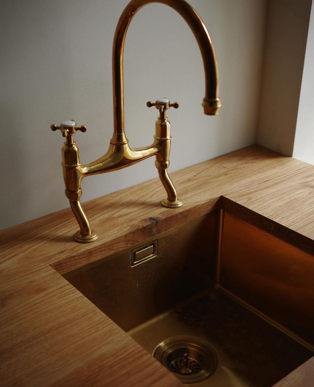 Bespoke Oak Worktops | Handmade Solid Oak Kitchen Worktops ...